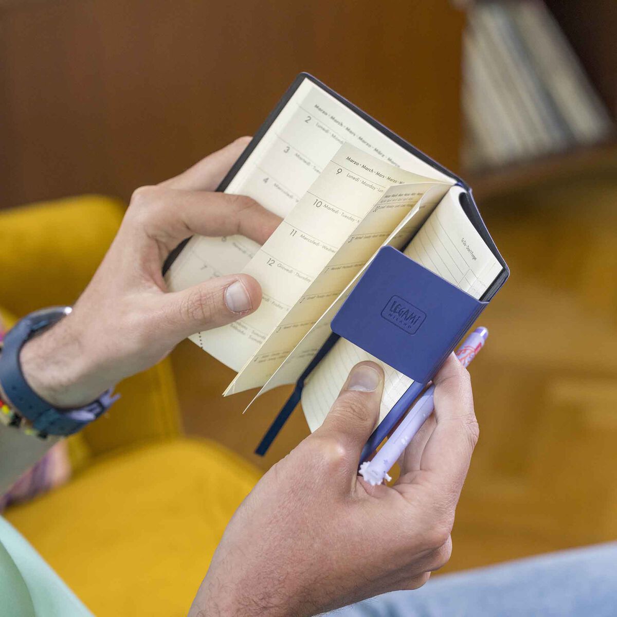 16-Month Small Weekly Diary with Notebook - 2025/2026 AURA | Legami.com